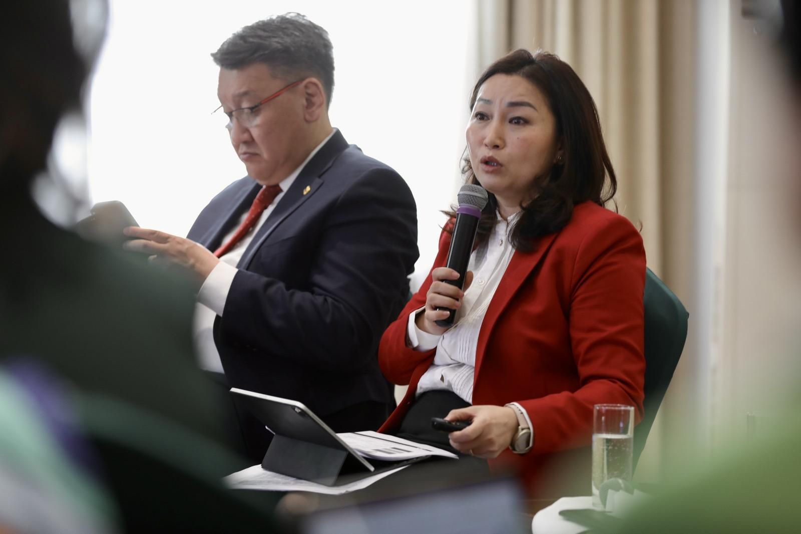 Ирэх сараас төрийн албан хаагчдын цалин 10 40 хувь тэтгэвэр 100 мянгаар нэмэгдэнэ