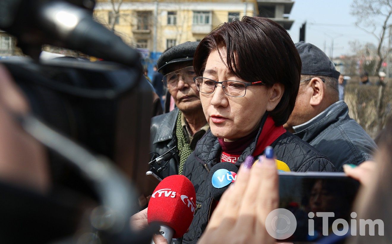 С Оюун Ахыг минь хөнөөсөн хэргийг илрүүлж чадахгүй юм бол ядаж хүн битгий хэлмэгдүүл