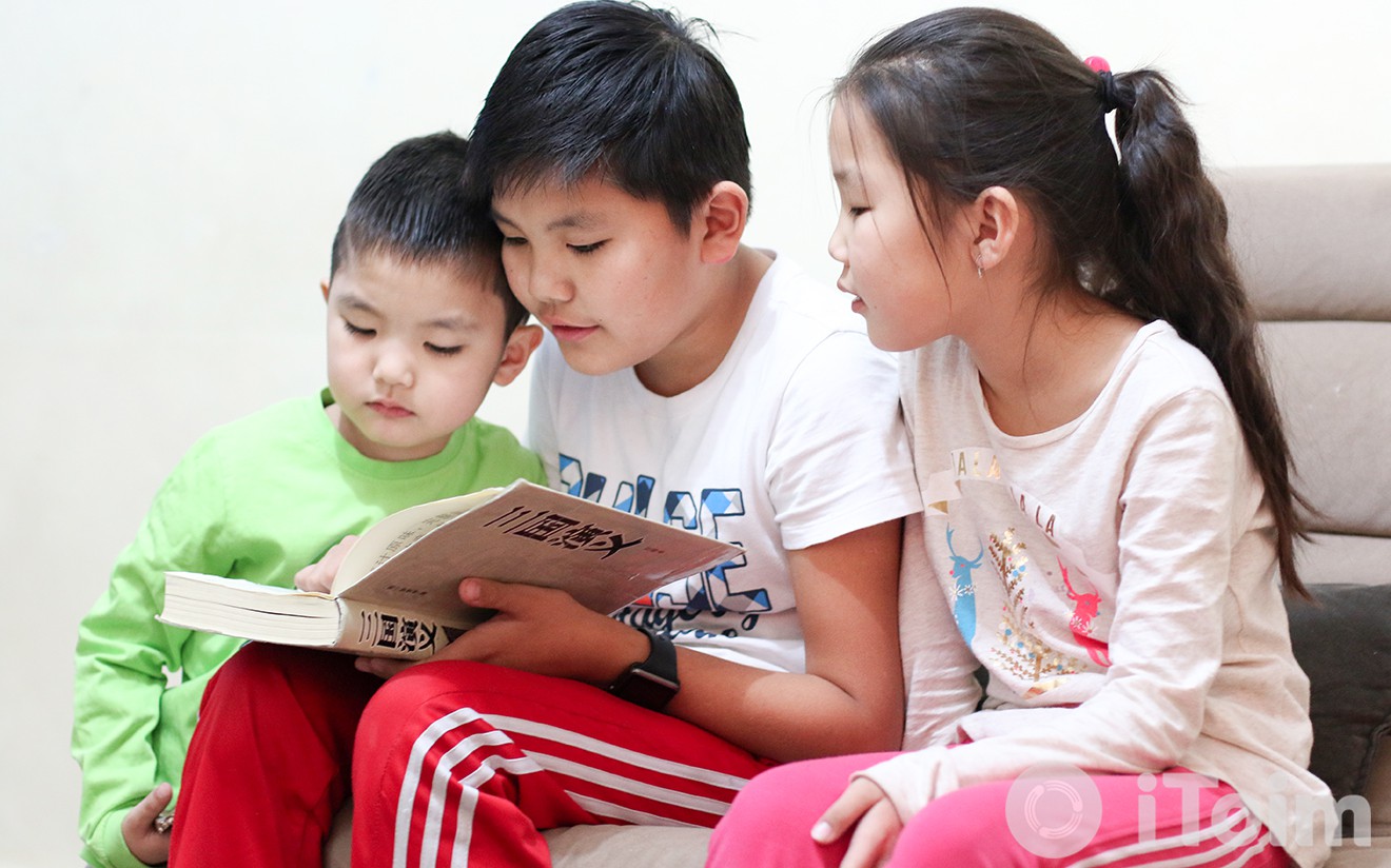 Ухаалаг утас зурагттай найзалдаггүй Б Цогтсайханы гэр бүлийн 5 дүрэм