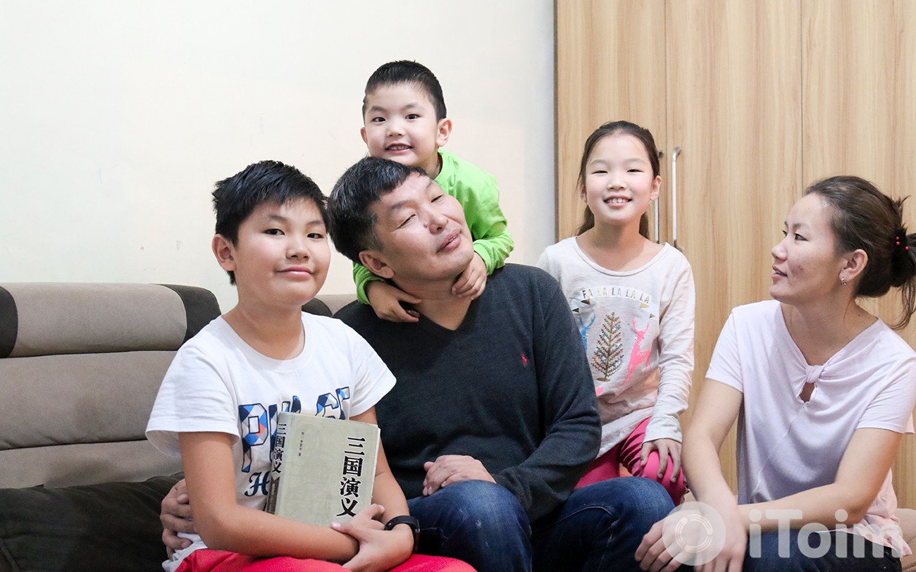 Ухаалаг утас зурагттай найзалдаггүй Б Цогтсайханы гэр бүлийн 5 дүрэм