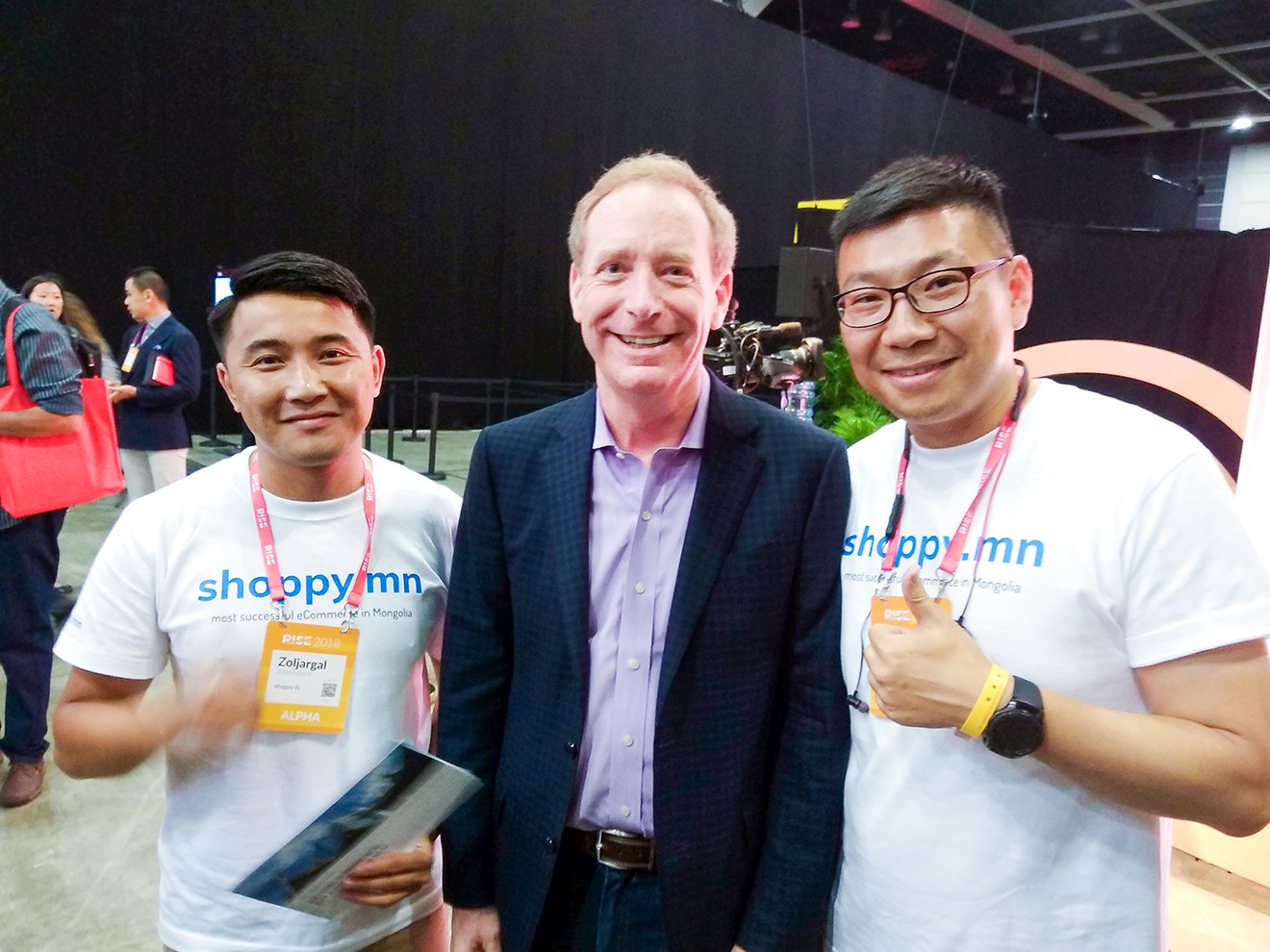 shoppy.mn: Бид мөрөөдөл рүүгээ нэг шат ахилаа, цахим худалдааны ...