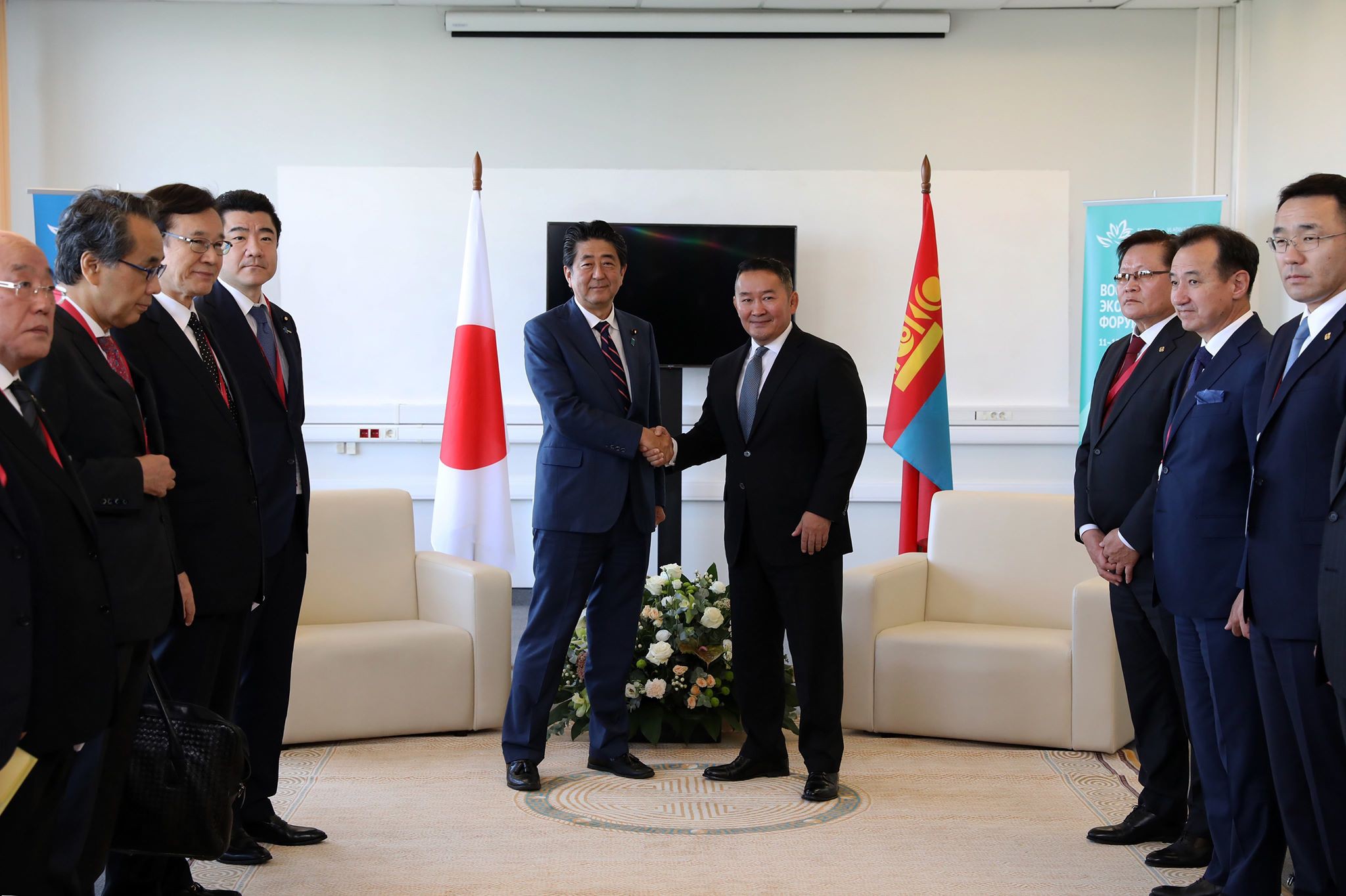 Японы Ерөнхий сайд Шинзо Абэ Монгол Улсын Ерөнхийлөгч Х Баттулгад бараалхав