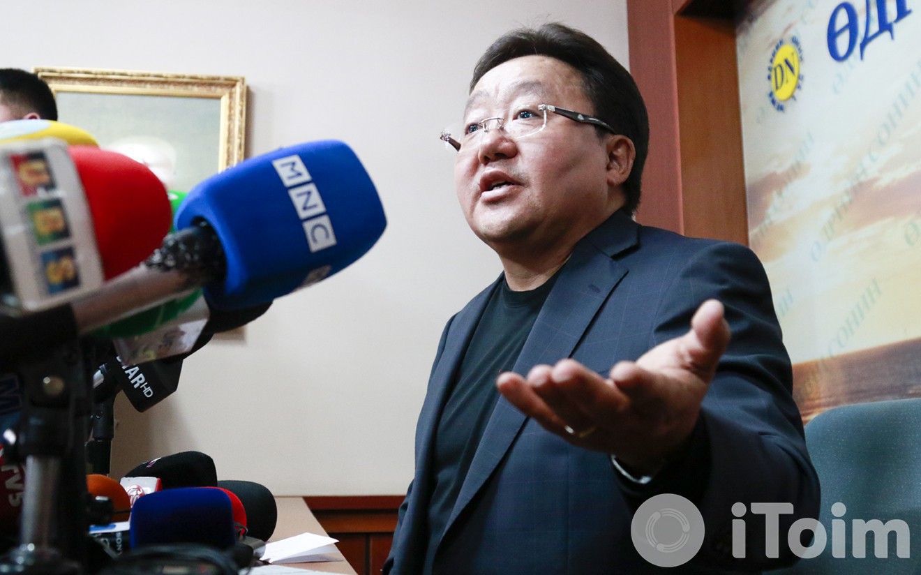 Ерөнхийлөгч асан Ц Элбэгдоржийн шинэ имиж