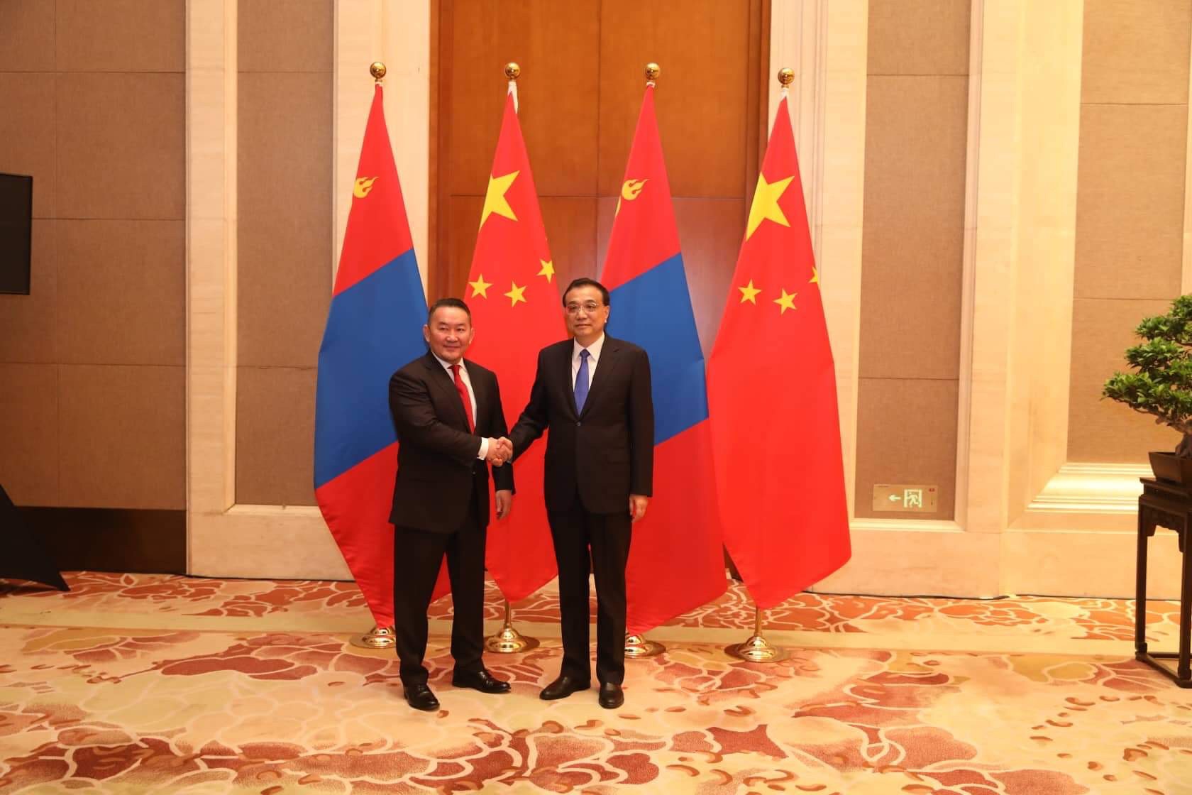 Хятадын Төрийн зөвлөлийн Ерөнхий сайд Ли Көчян Ерөнхийлөгч Х Баттулгад бараалхав