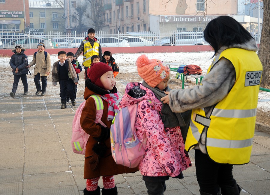 Эргүүлд гарсан эцэг эхэд хагас өдрийн цалинтай чөлөө олгоно