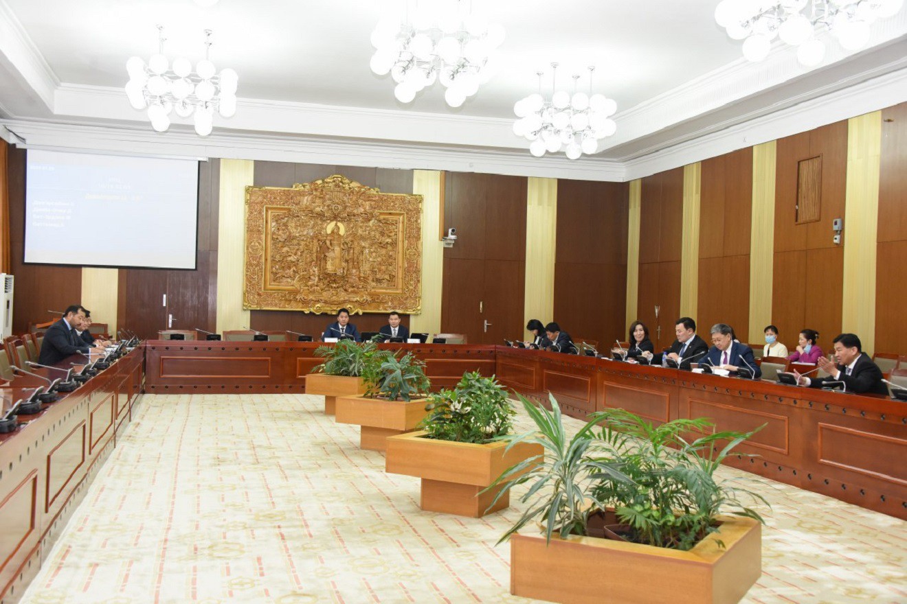 Эдийн засгийн байнгын хороо хуралдаж Сангийн яам Монголбанкны мэдээллийг сонсоно