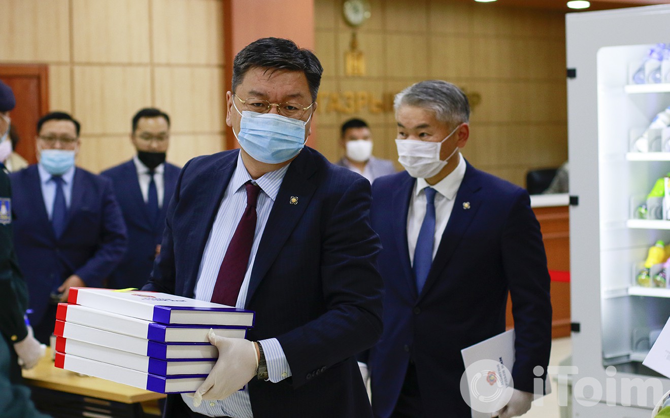 Нэр дэвшигчдийн материалыг Сонгуулийн ерөнхий хороонд хүргүүллээ