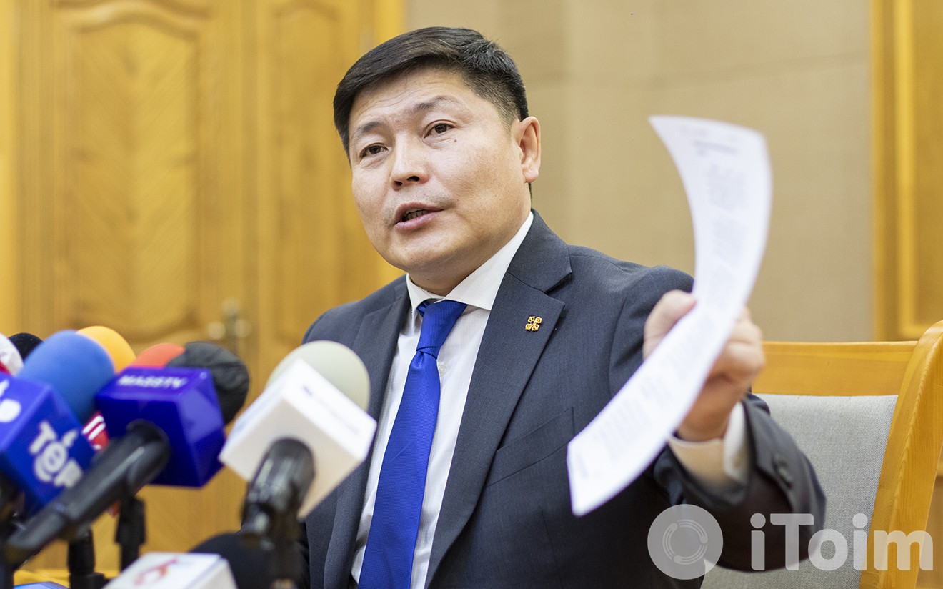 Itoim Х Нямбаатар Ч Сайханбилэг харийн компанийн Пи Ар хийж байхаар эх орондоо ир