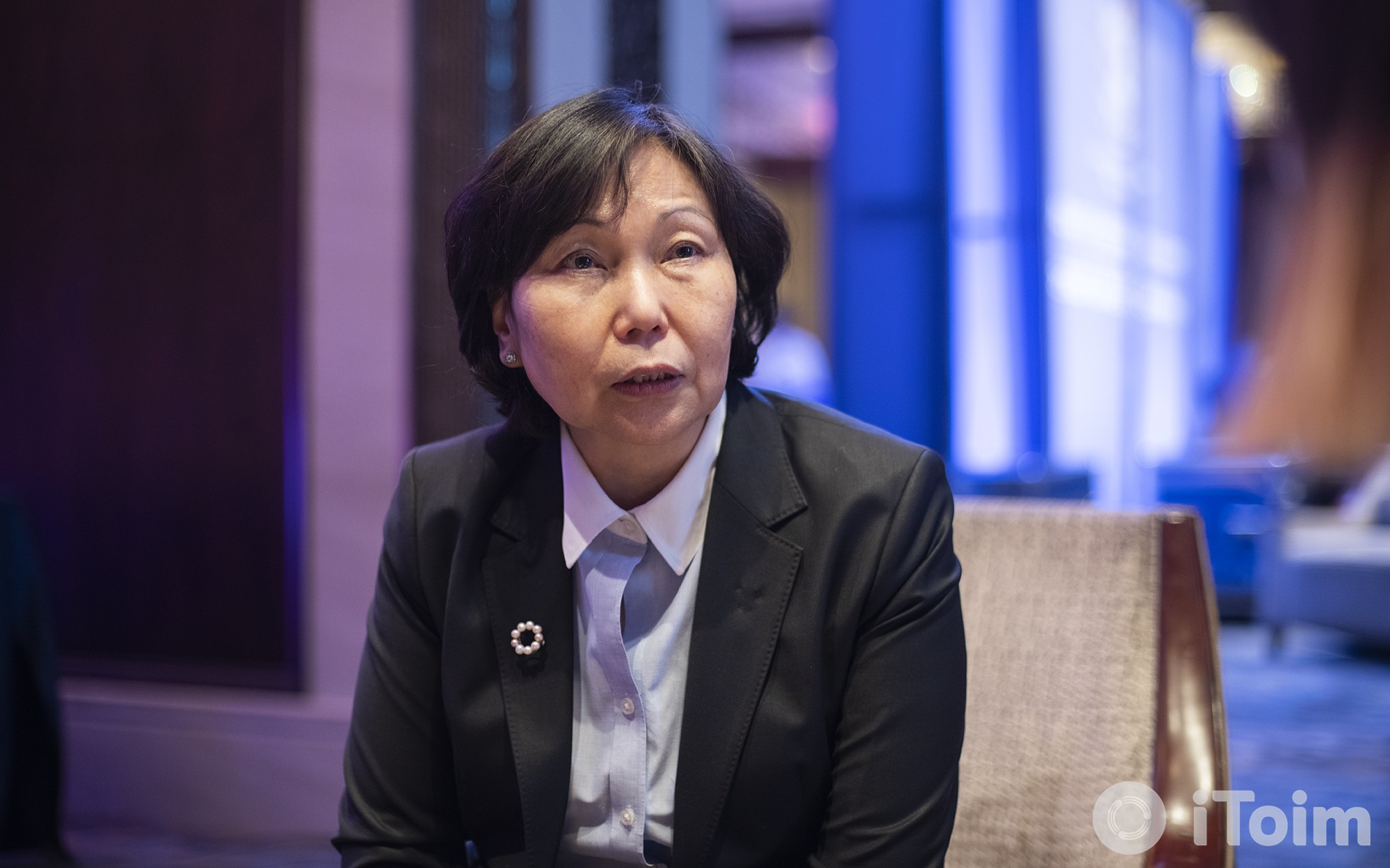 Itoim Л Болормаа Залуус нь хөгжил хүсэж байхад эрх баригчид хөшөө л барьж байна