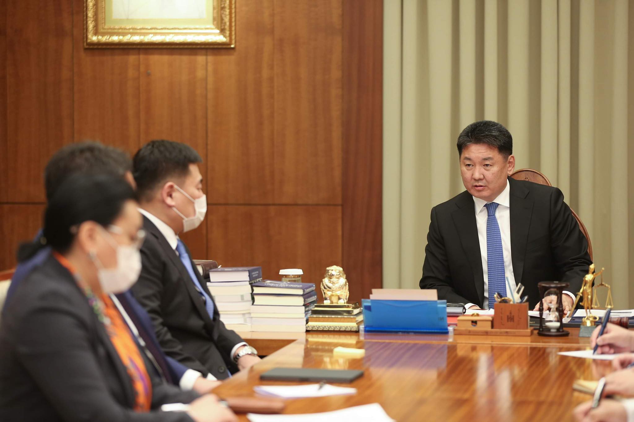 Ерөнхийлөгч ҮАБЗ ийн гишүүдтэй уулзаж шуурхай ажиллахыг санууллаа