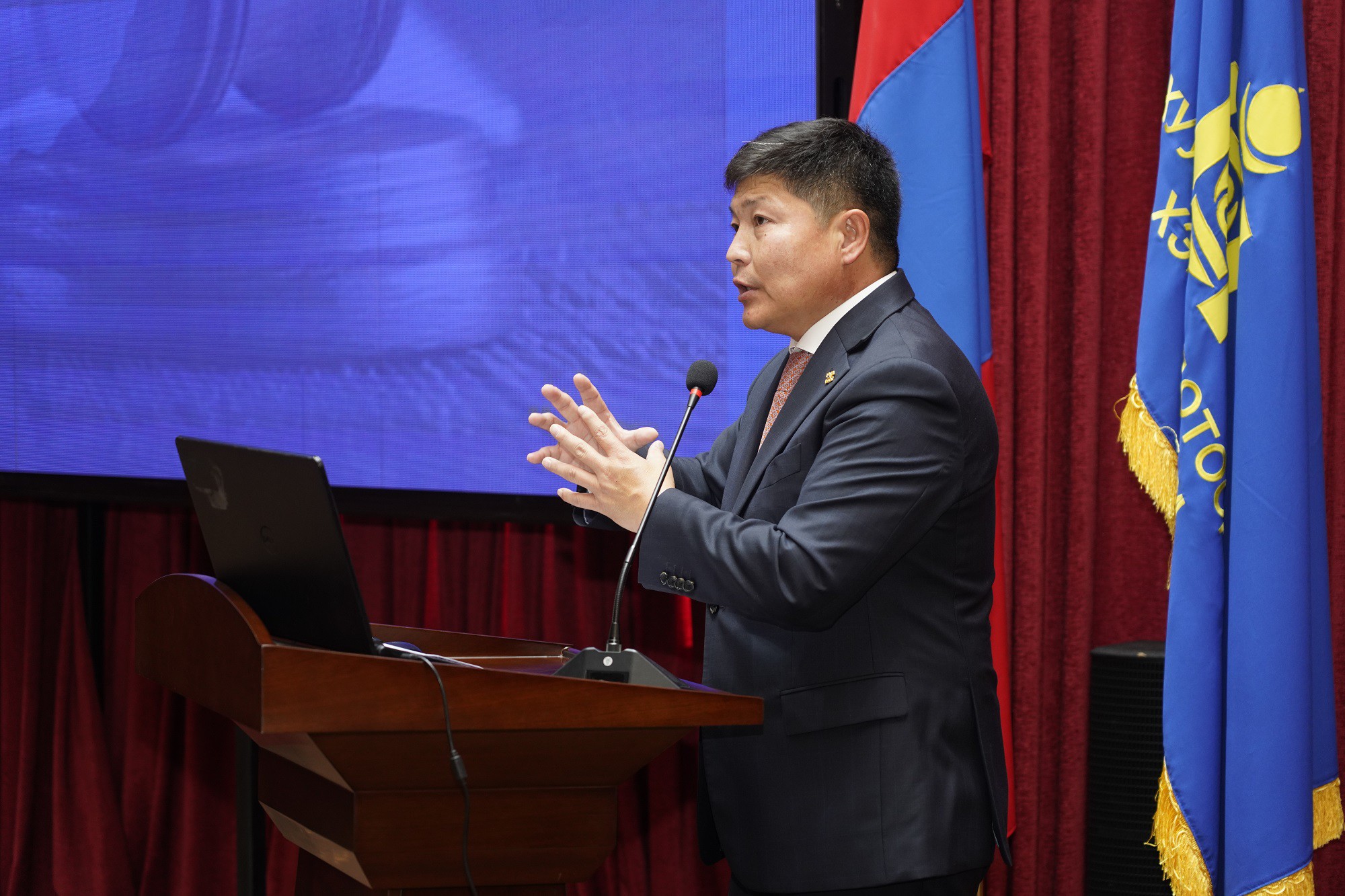 Х Нямбаатар Борис Жонсоны дүүтэй уулзсан сэтгэл хангалуун буцсан