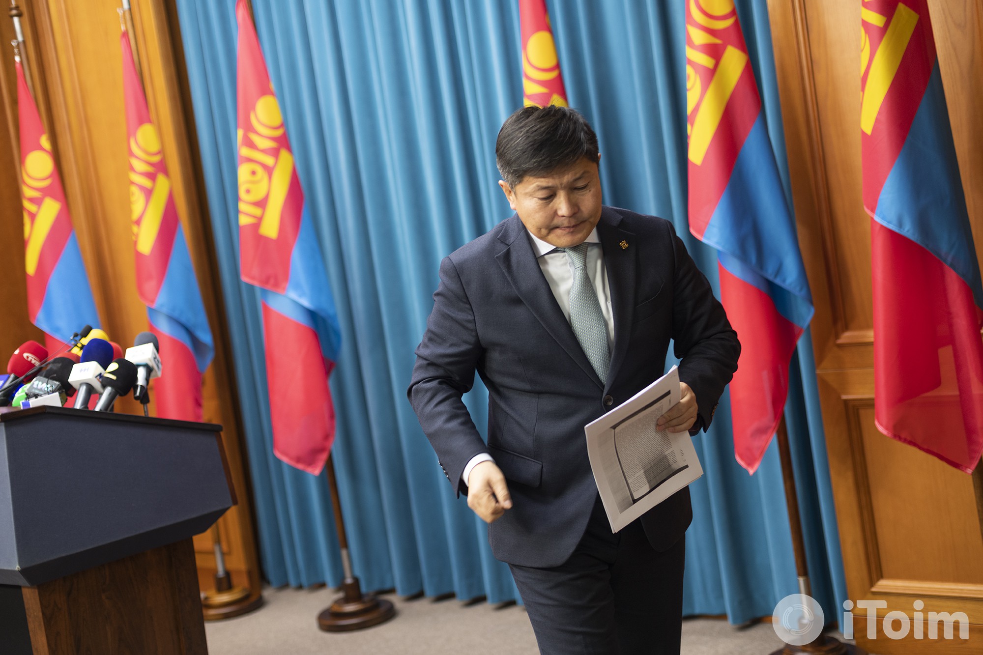 Х Нямбаатар Б Ганхуягтай холбоотой албан тушаал авлигын нотлох баримт илэрсэн