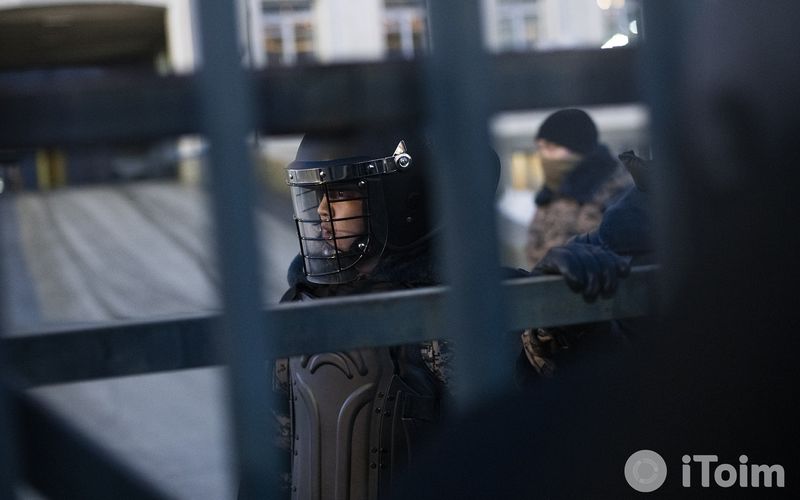 Төрийн ордны хамгаалалтын албаны дөрвөн хүний толгойг хагалжээ