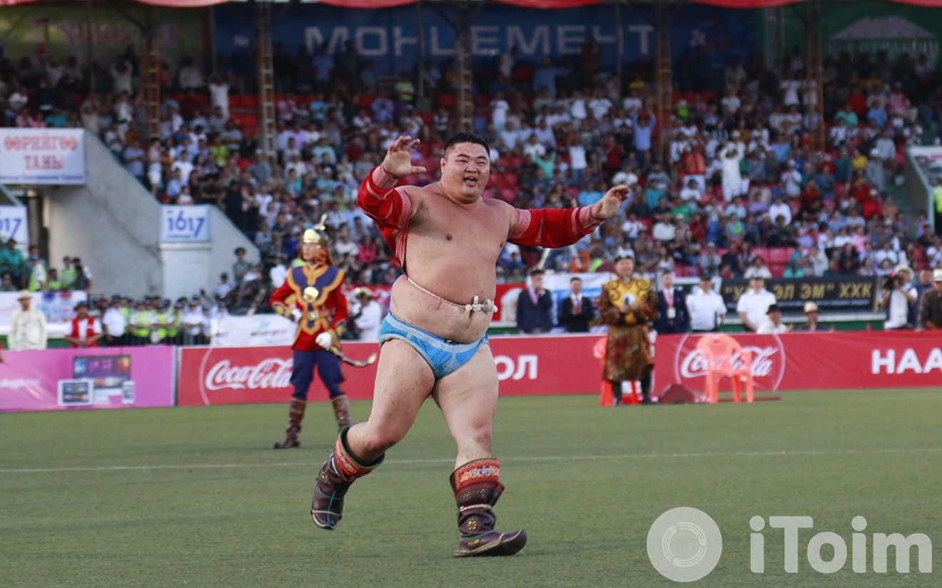 Үндсэн хуулийн өдөрт зориулсан бөхийн барилдаанд Э Оюунболд түрүүллээ