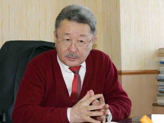 Д Рэгдэл Монгол эрдэмтэд утааг бууруулах цахилгаан халаагуур бүтээсэн