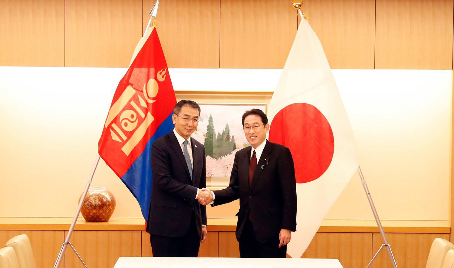 Монгол Японы Стратегийн түншлэлийн дунд хугацааны хөтөлбөрт гарын үсэг зурав