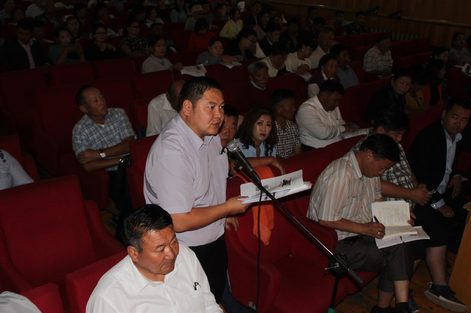 Үндсэн хуулийн хэлэлцүүлэг Хэнтий аймагт өндөрлөж Баянхонгор аймагт үргэлжилж байна