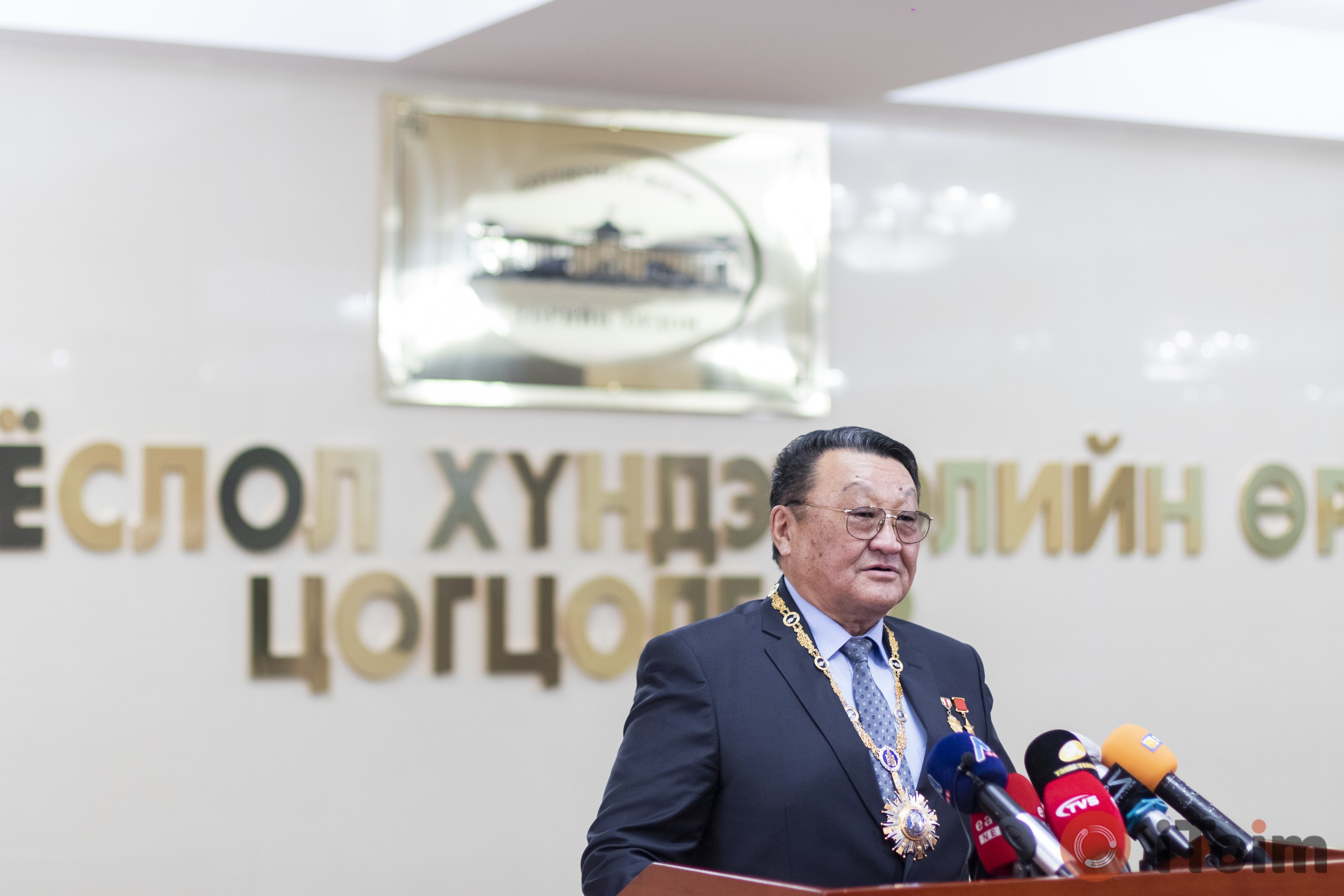 Ж Гүррагчаа Монголчуудынхаа төрийнхөө буян хишгийг би олон дахин хүртлээ
