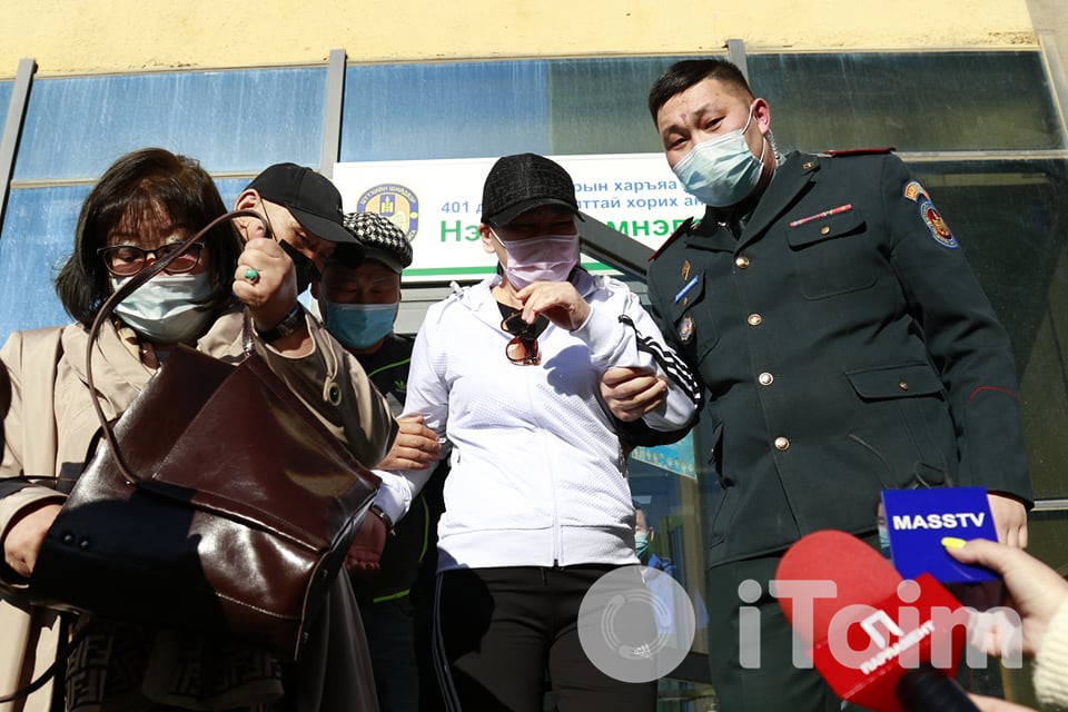 Фото Т Чимгээ Б Содномдаржаа нарыг суллалаа
