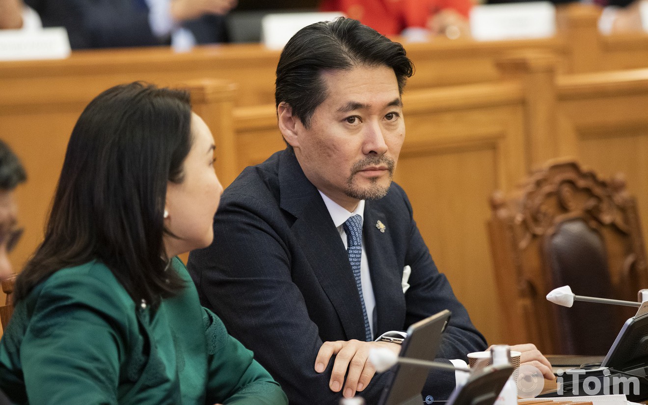 Ц Сандаг Очир Монголбанкны удирдлагууд бүрэн бүрэлдэхүүнээрээ огцор