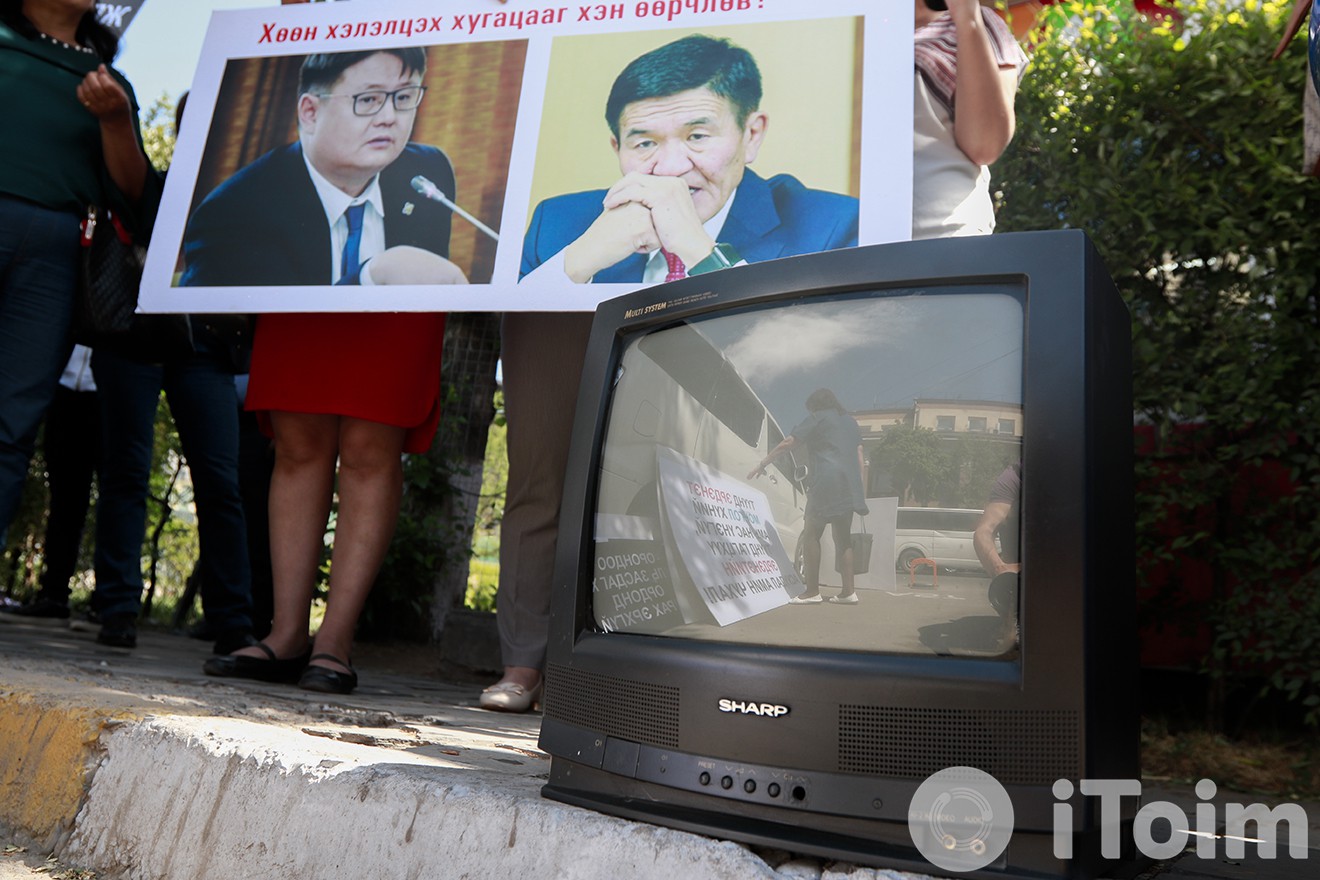 Фото ХЗДХ ийн сайд Ц Нямдоржийг огцрохыг шаардлаа