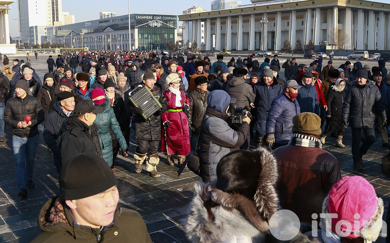 Фото Тэтгэврийн зээлгүй ахмадууд жагсав