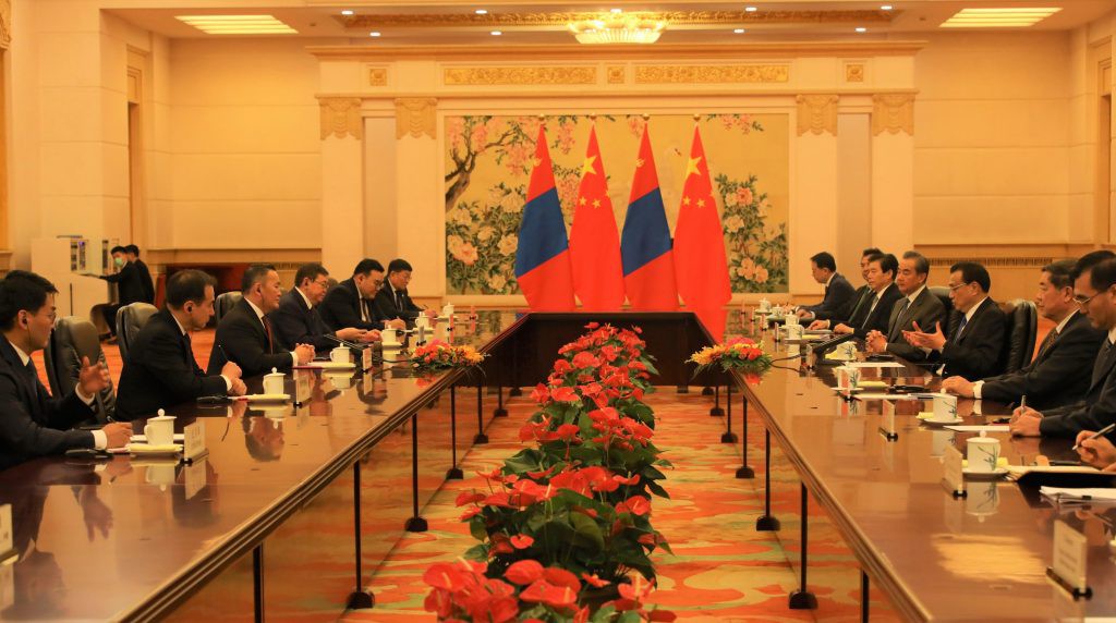 БНХАУ ын Төрийн зөвлөлийн Ерөнхий сайд Ли Көчян Монгол Улсын Ерөнхийлөгч Х Баттулгад бараалхжээ